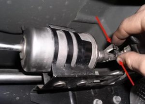 How to Replace the Fuel Filter on a Ford F150? 9 Easy Steps